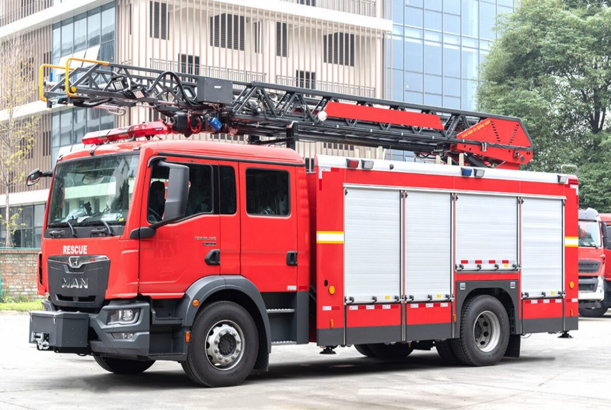 What is the Difference between a Ladder Truck and a Tower Truck? - Fire Rescue Truck