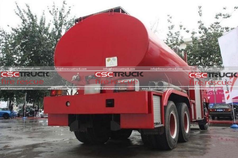 A Legacy of Its Era — ISUZU CXZ Morita Water Tank Fire Truck - Fire ...