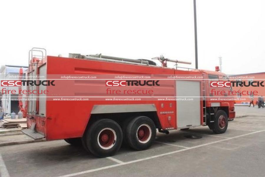 A Legacy of Its Era — ISUZU CXZ Morita Water Tank Fire Truck - Fire ...